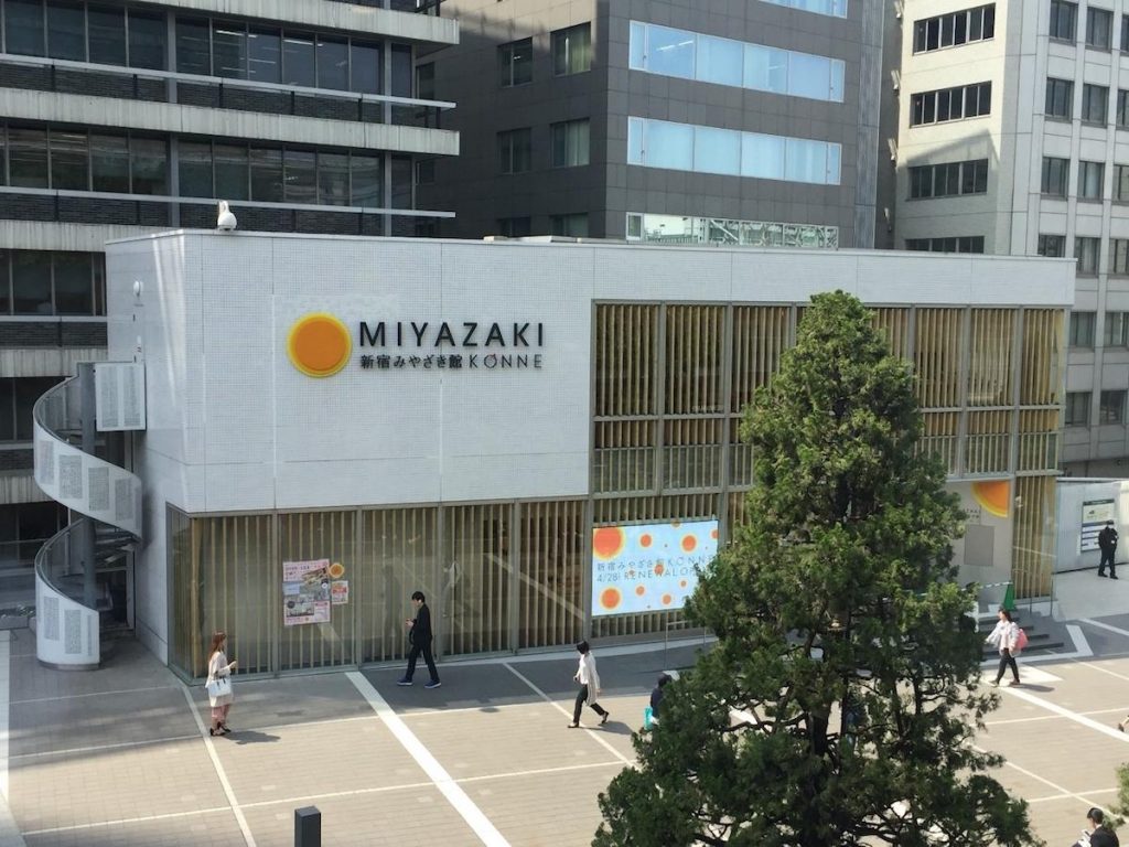 新宿みやざき館 KONNEにおいて宮崎第一高等学校生が販売実習 – 在京宮崎県人会